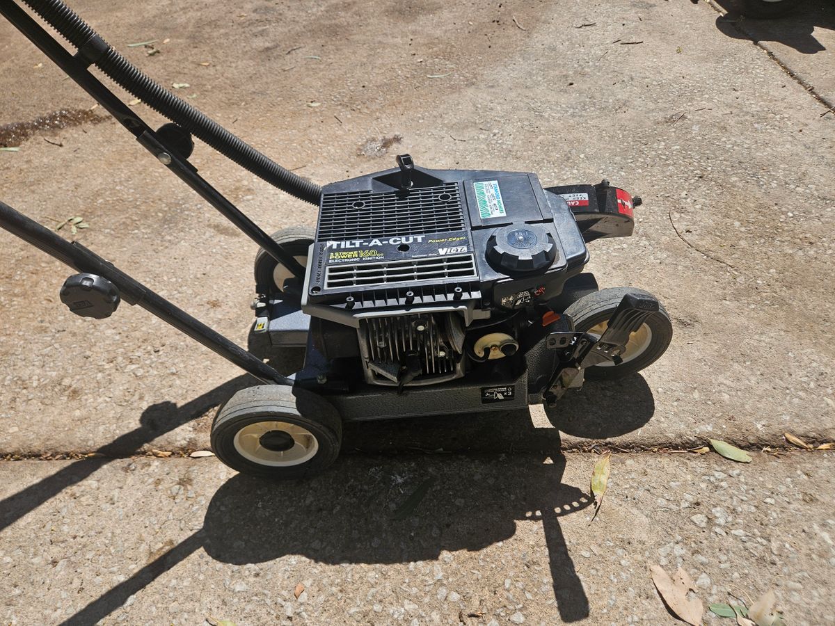 Victa lawn edger 2 stroke (Australian made)