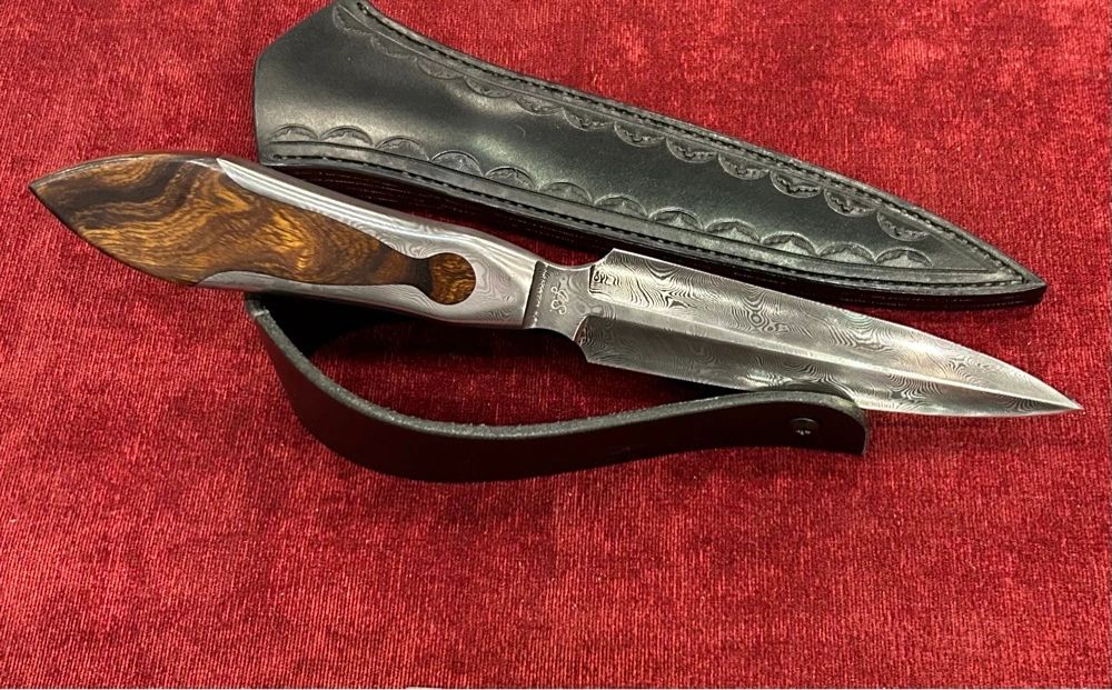 Twisted Damascus Keyhole Dagger