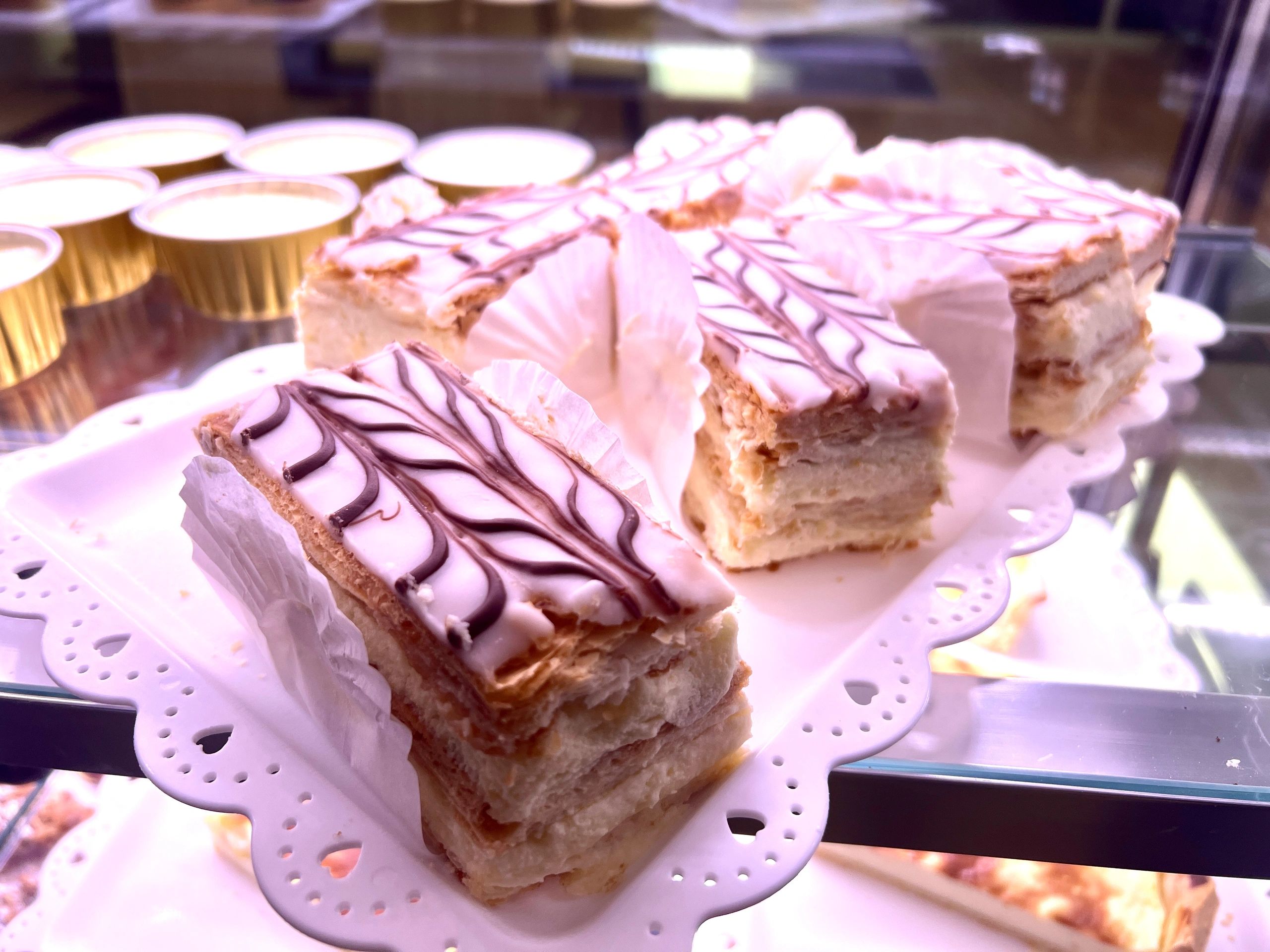 Chic French Bakery Cafe