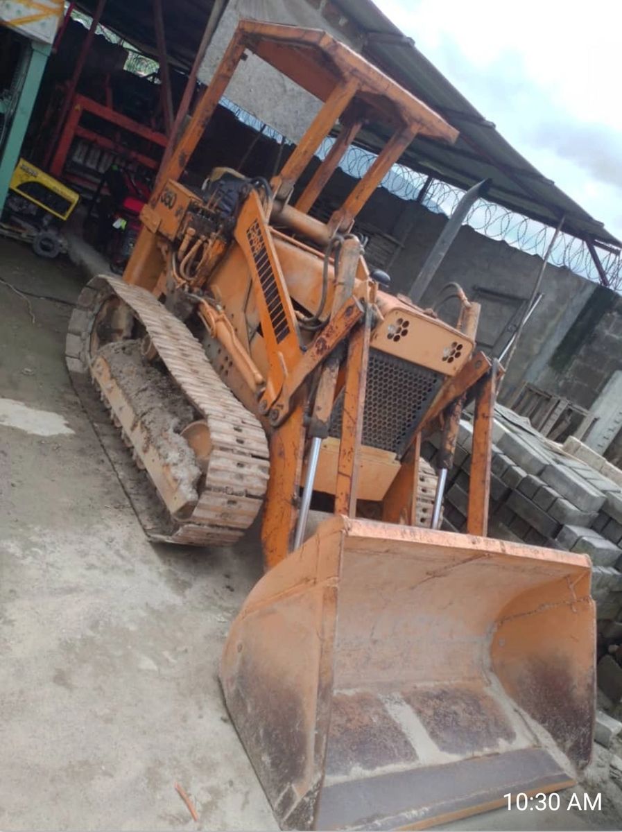 Mini Crawler front loader (FOR HIRING PER DAY 8 HOURS)