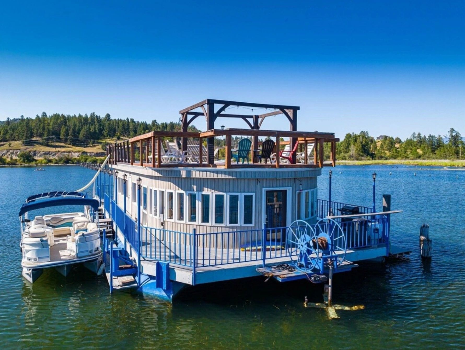 Houseboat Heaven: Your Ultimate Lake Getaway