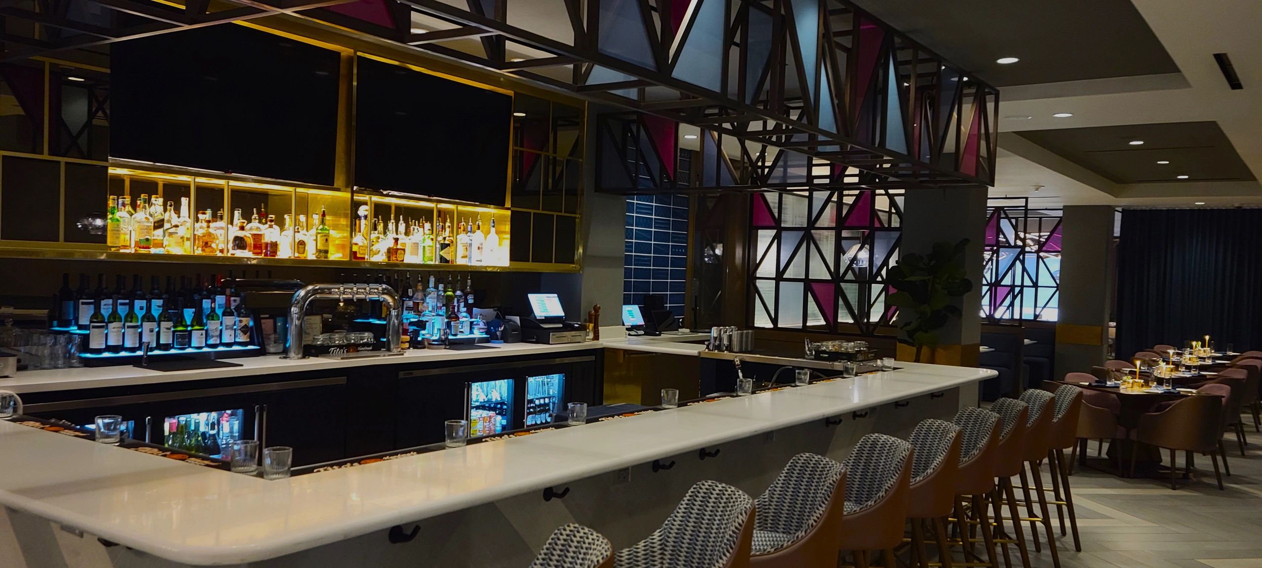 Discover Casual Elegance at the Bluefin Grille