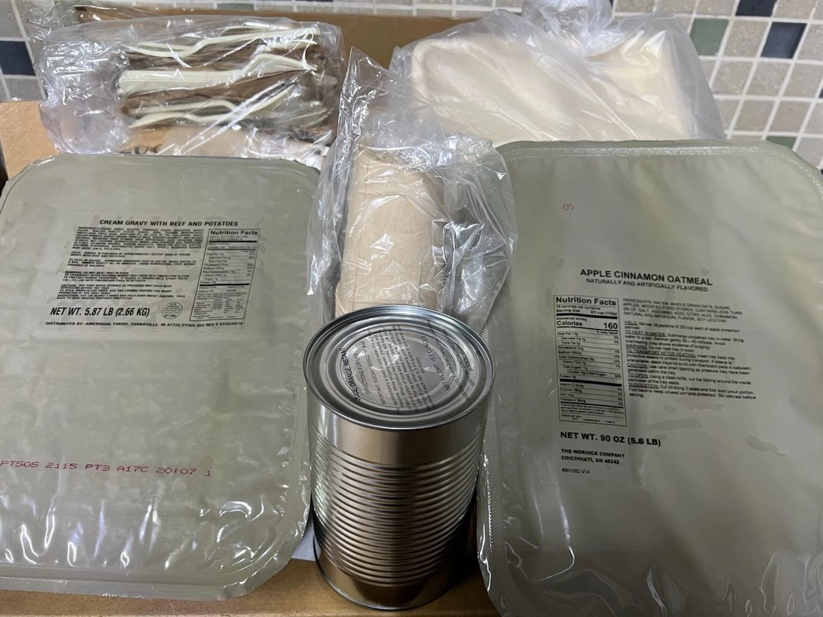 UGR CREAMY GRAVY WITH BEEF AND POTATOES COMBO MEAL 18 SERVINGS PER TRAY