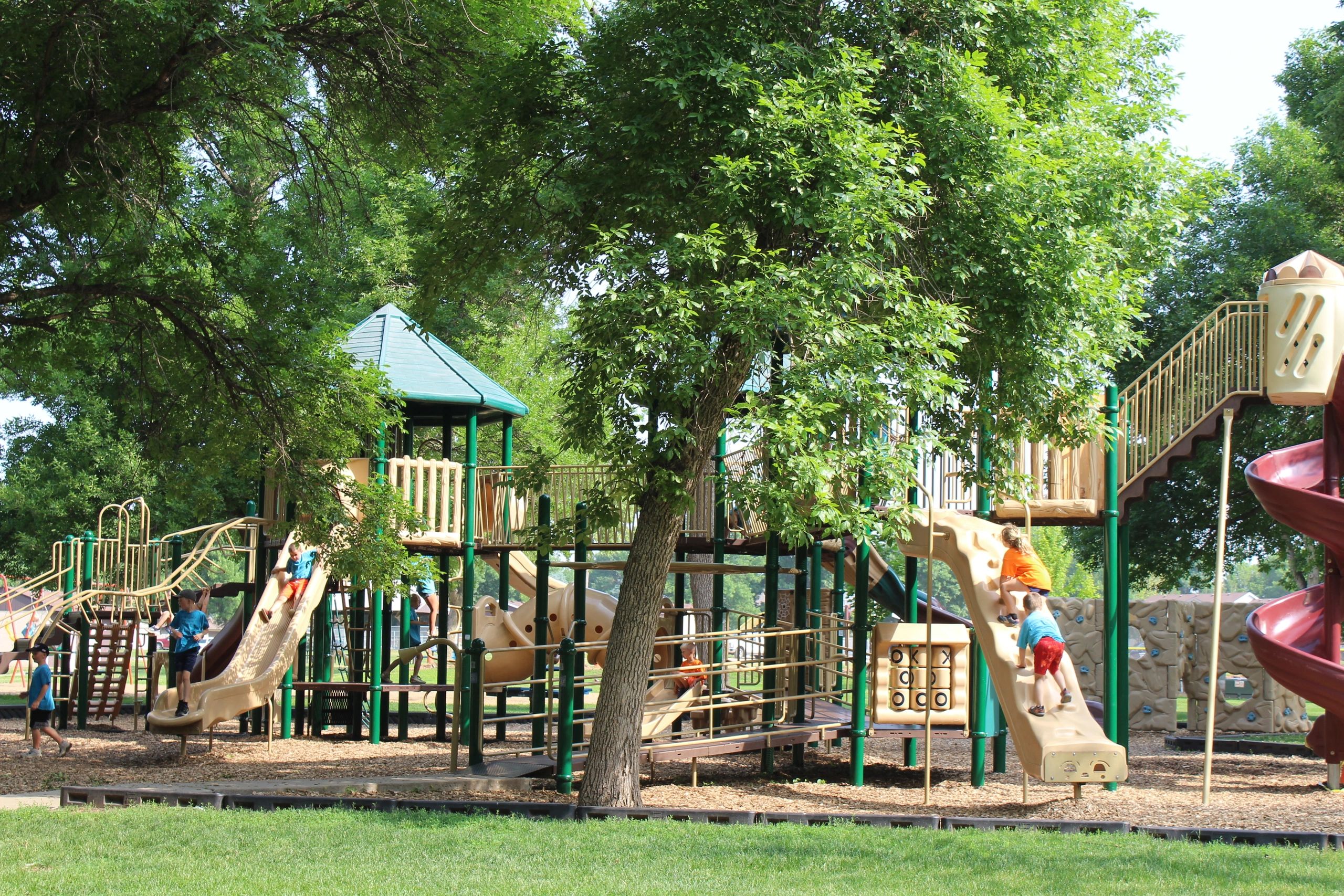 City Parks & Things to Do Around Hartford During the Summer