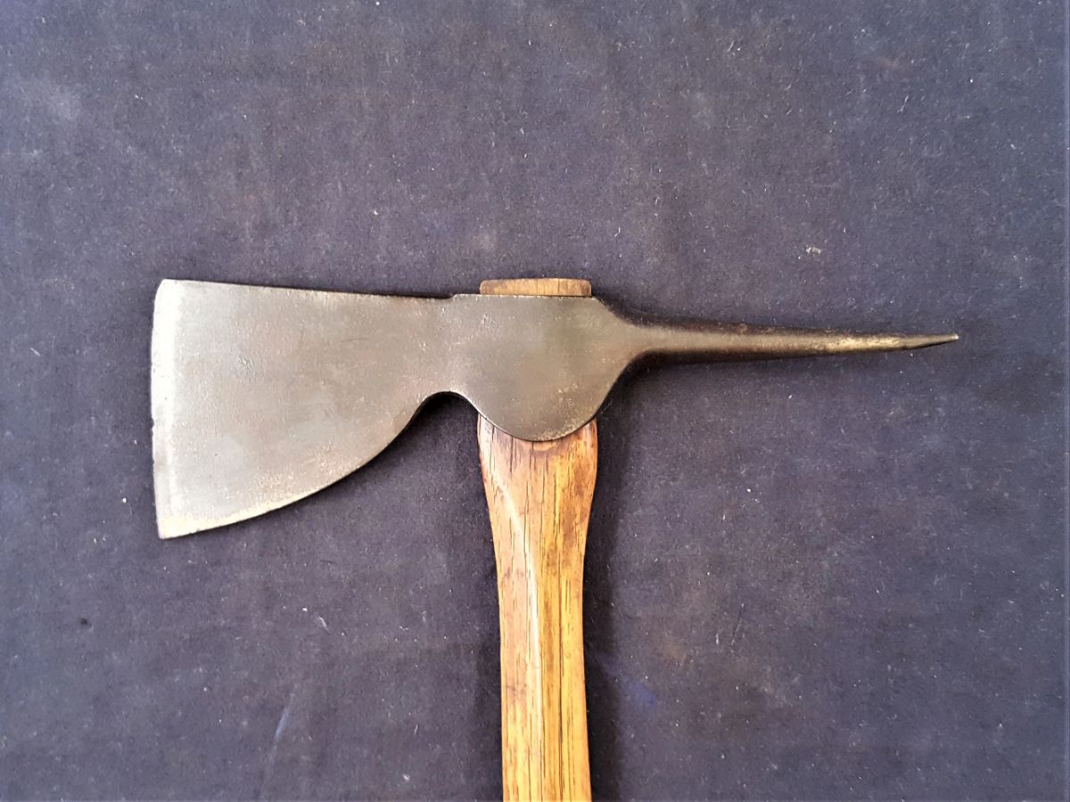 Hatchet Small Thin Head Fine Point Tail Thin Hang 9.4 oz. 22092305