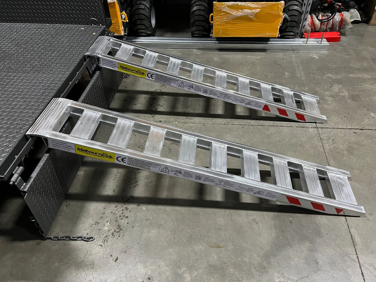 2 T Aluminium Loading Ramps - with HOOK