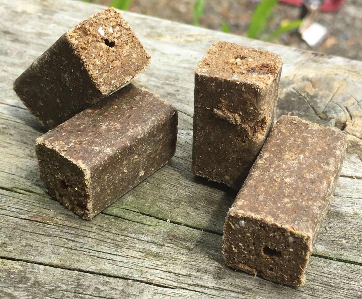 FISHY CUBES LURE: STOAT, FERAL CATS, RATS, 1, 2 or 10kg. Moist, firm blocks