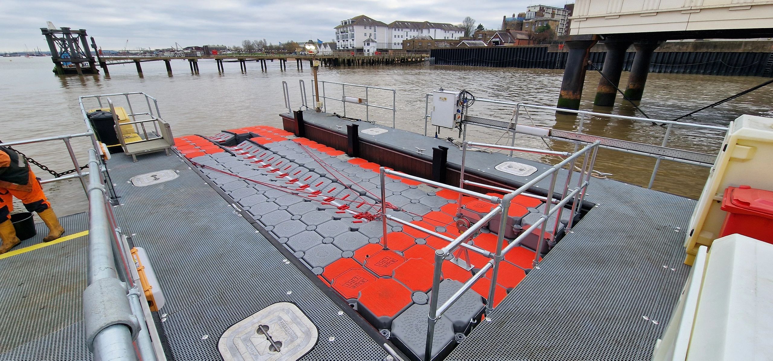 JJ MARINE Delivers Custom Aqua-Dock system for RNLI Gravesend