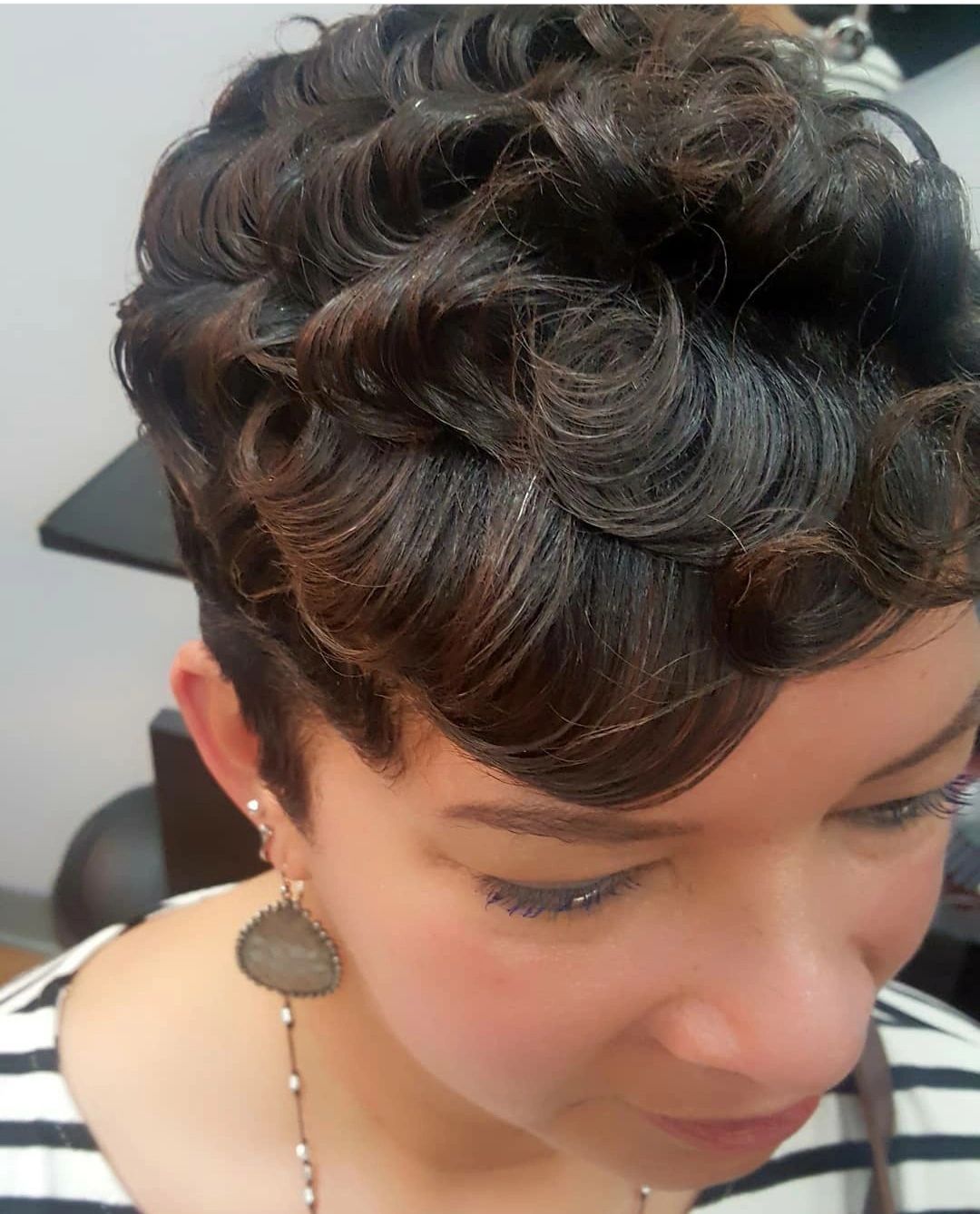 SHAMPOO AND STYLE