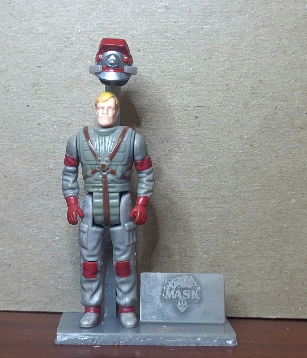 Kenner Mask Stand for Original Figures