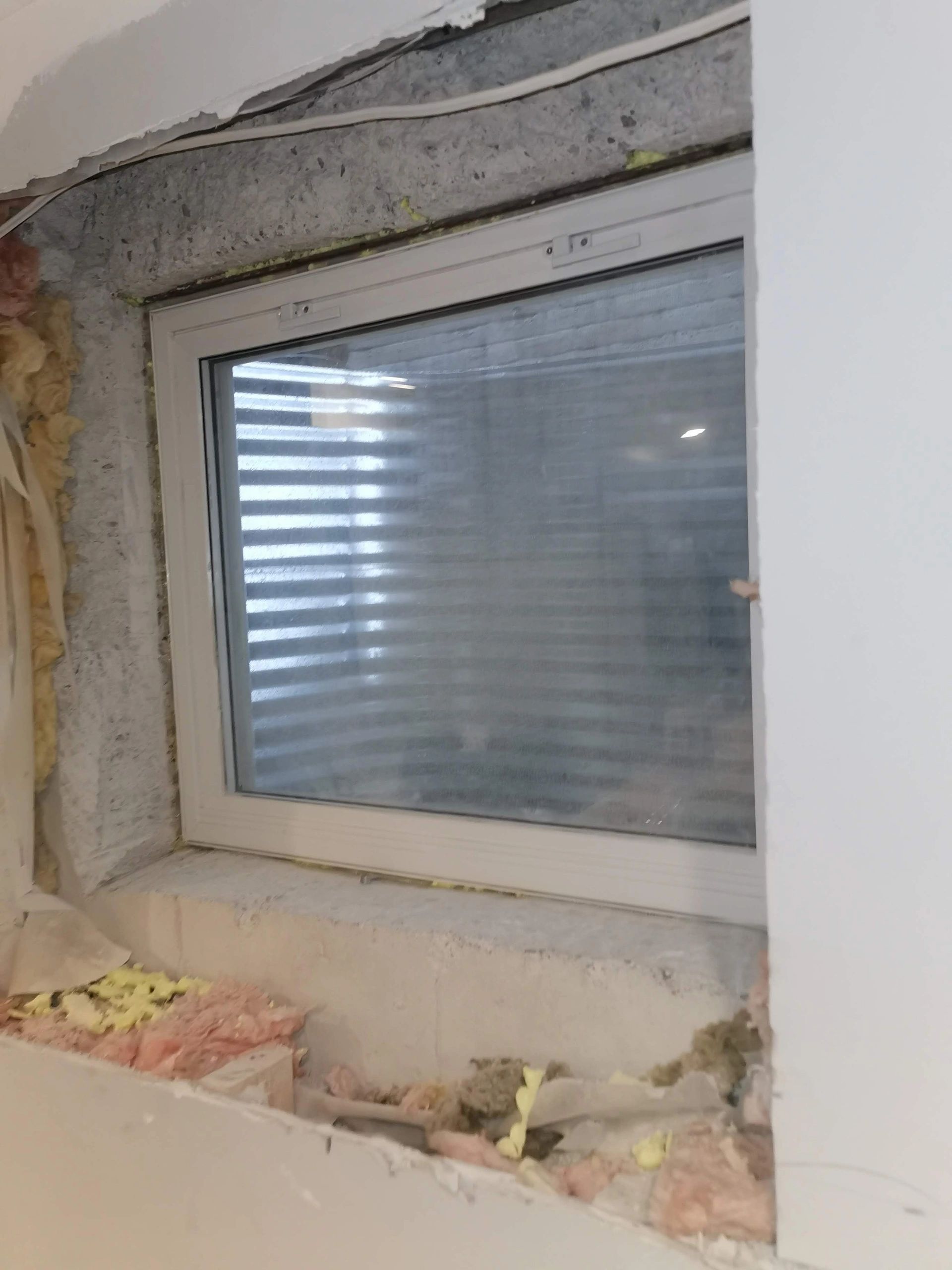 What size windows are required in a legal Basement in Ontario?