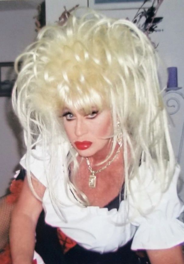 SIERRA STUDIOS / DEBORAH NICOLE - www.male2female.com