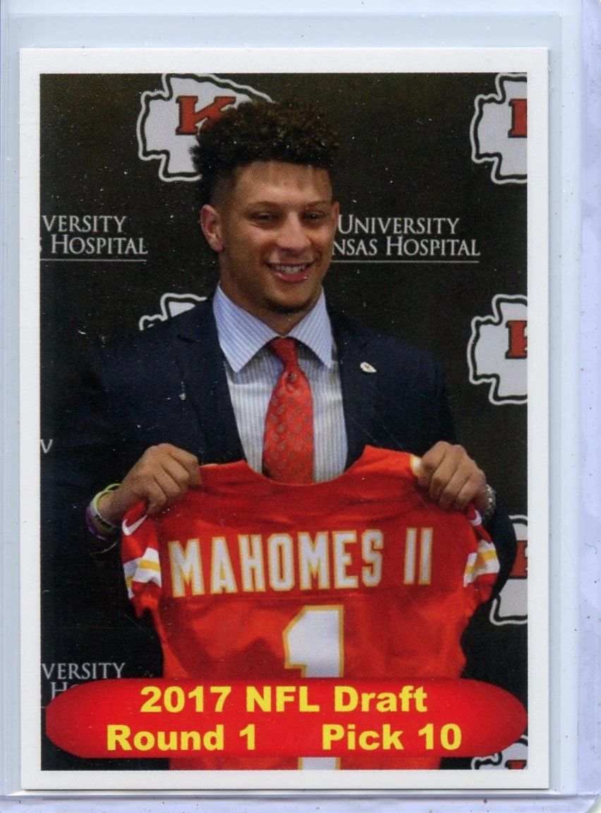 J274 - PATRICK MAHOMES - 2017 ROOKIE CARD - FIRST CARD EVER MADE - CHIEFS
