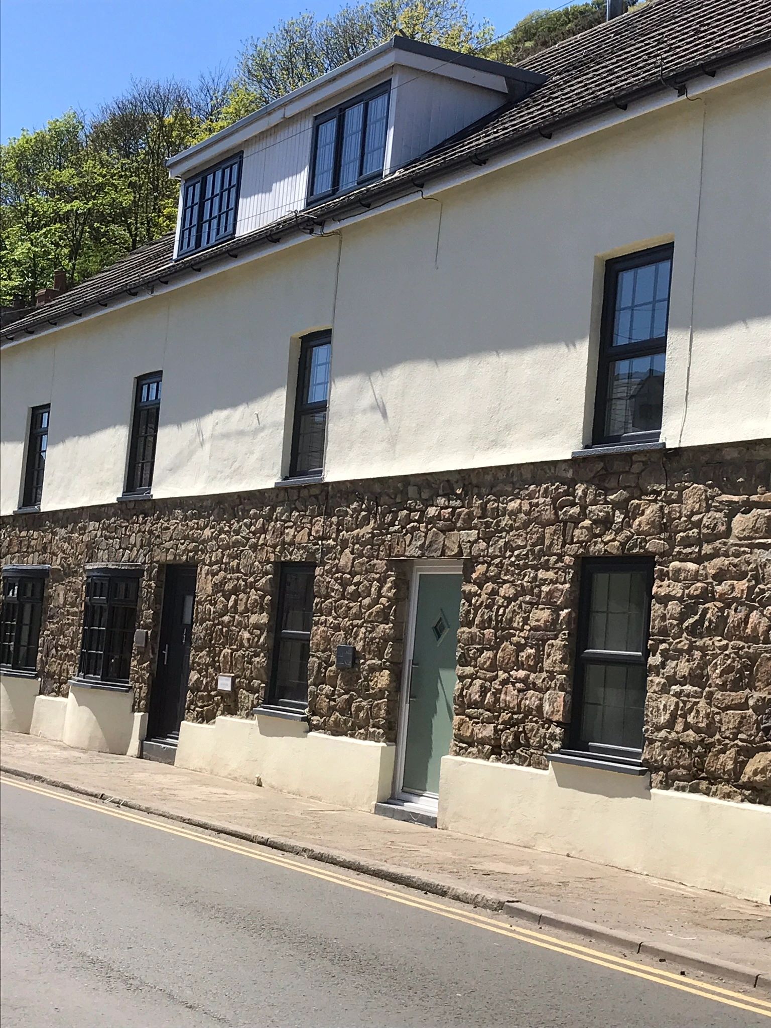 Availability and prices | 2 The Mariners, Solva