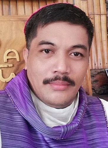Mr Richard Alcantara a FAKE PRIEST.