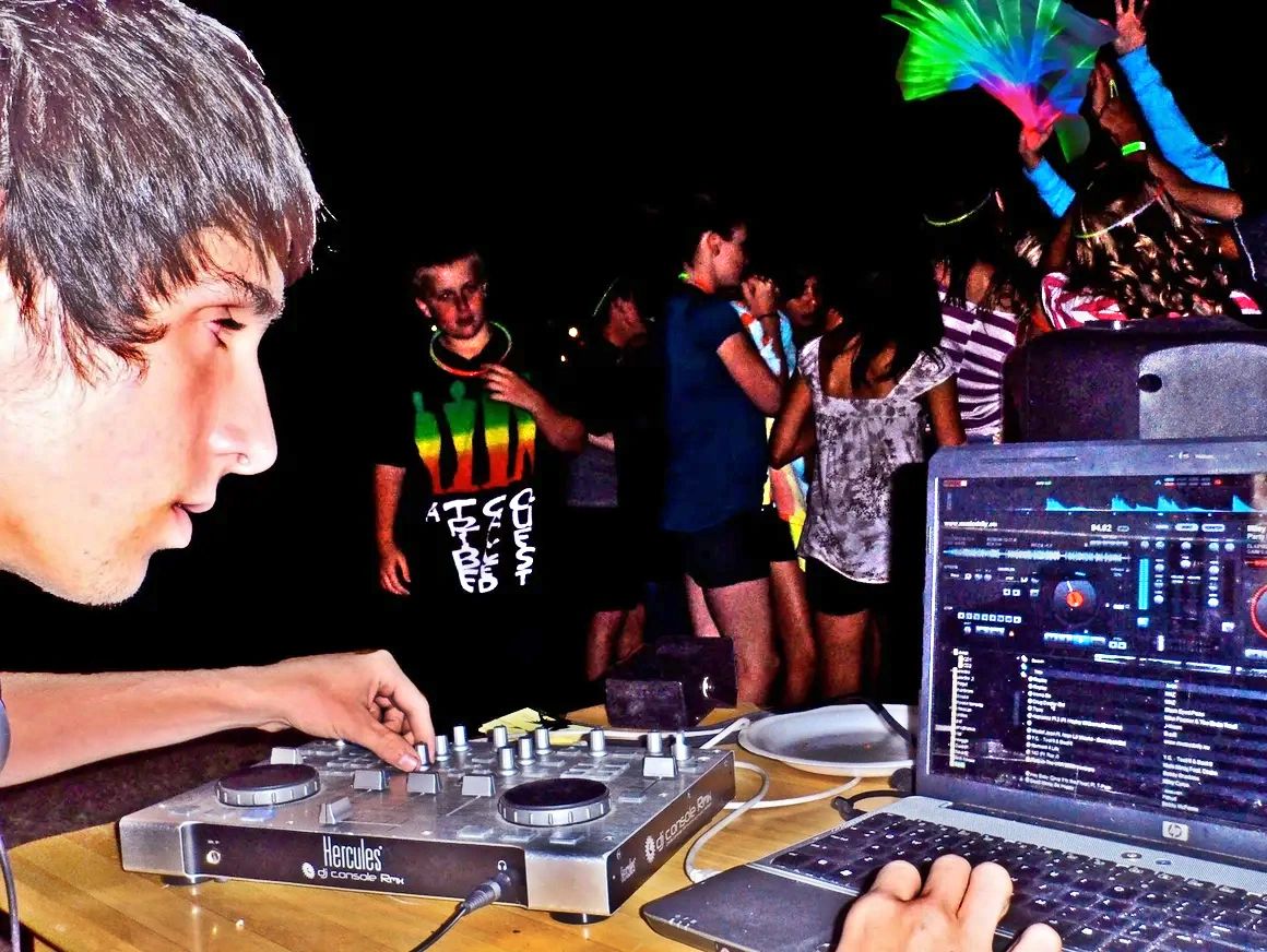 Hire a Party DJ | OC Party DJ | Event DJ