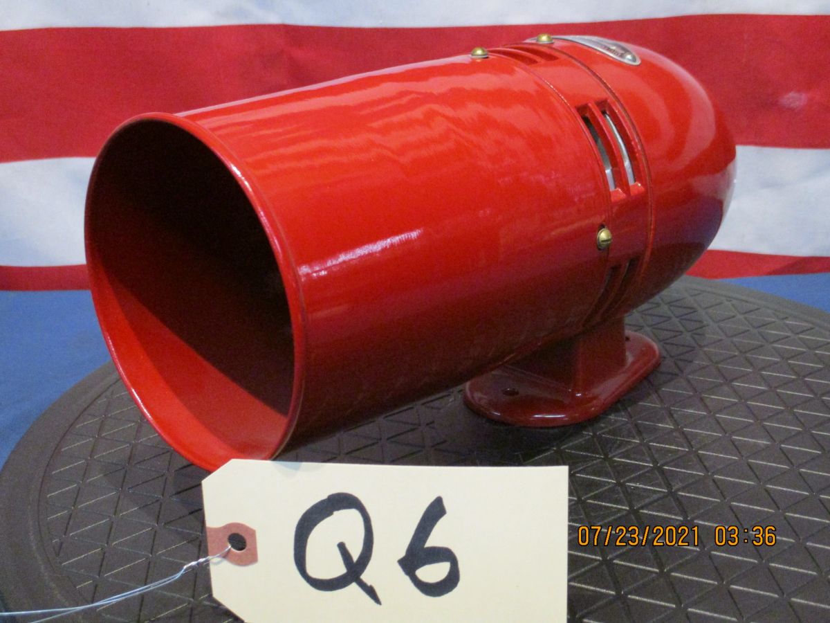 Q6 Federal Signal / Dictograph Model O Siren 6 Volt with 5" Sound Projector