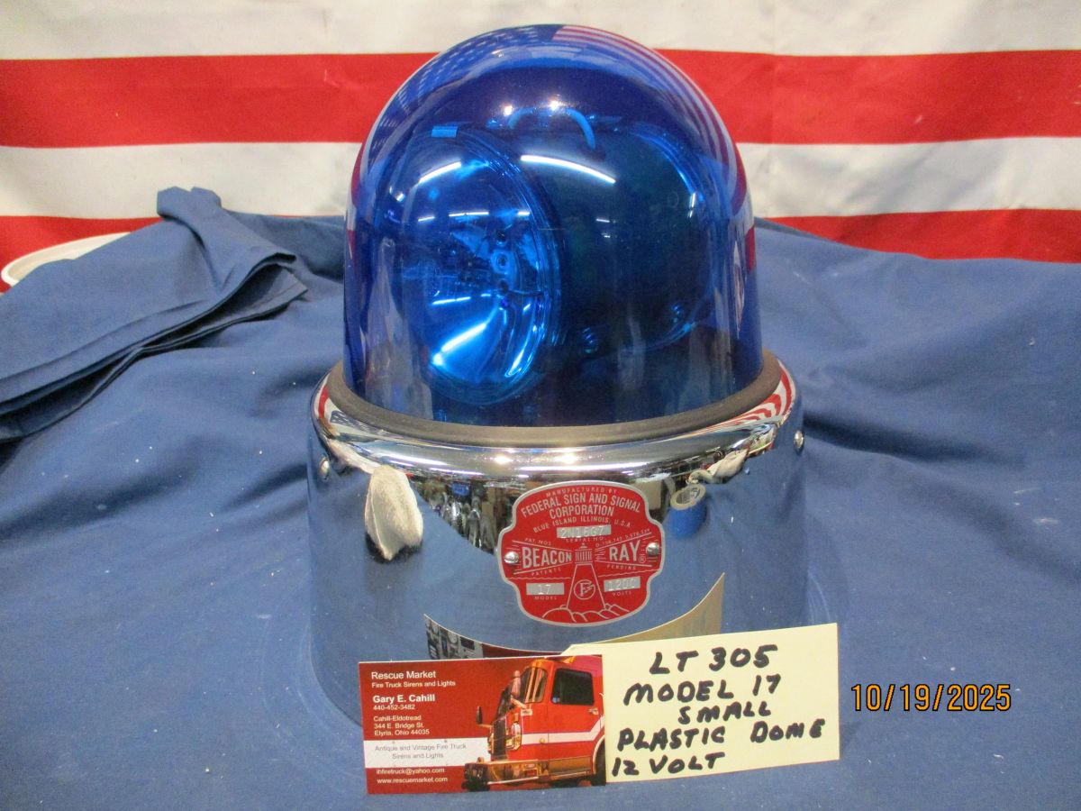 LT305 Federal Model 17 Light 12 Volt Small Diameter Blue Plastic Dome
