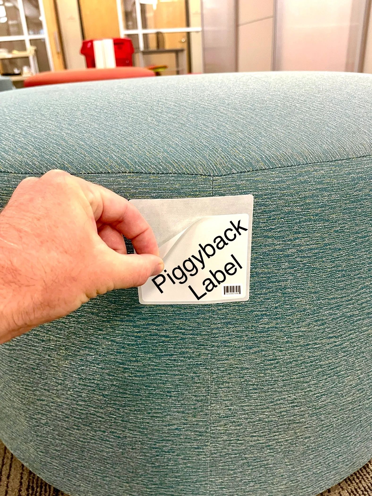 5 Benefits of Piggyback Labels in the Furniture Business 2024