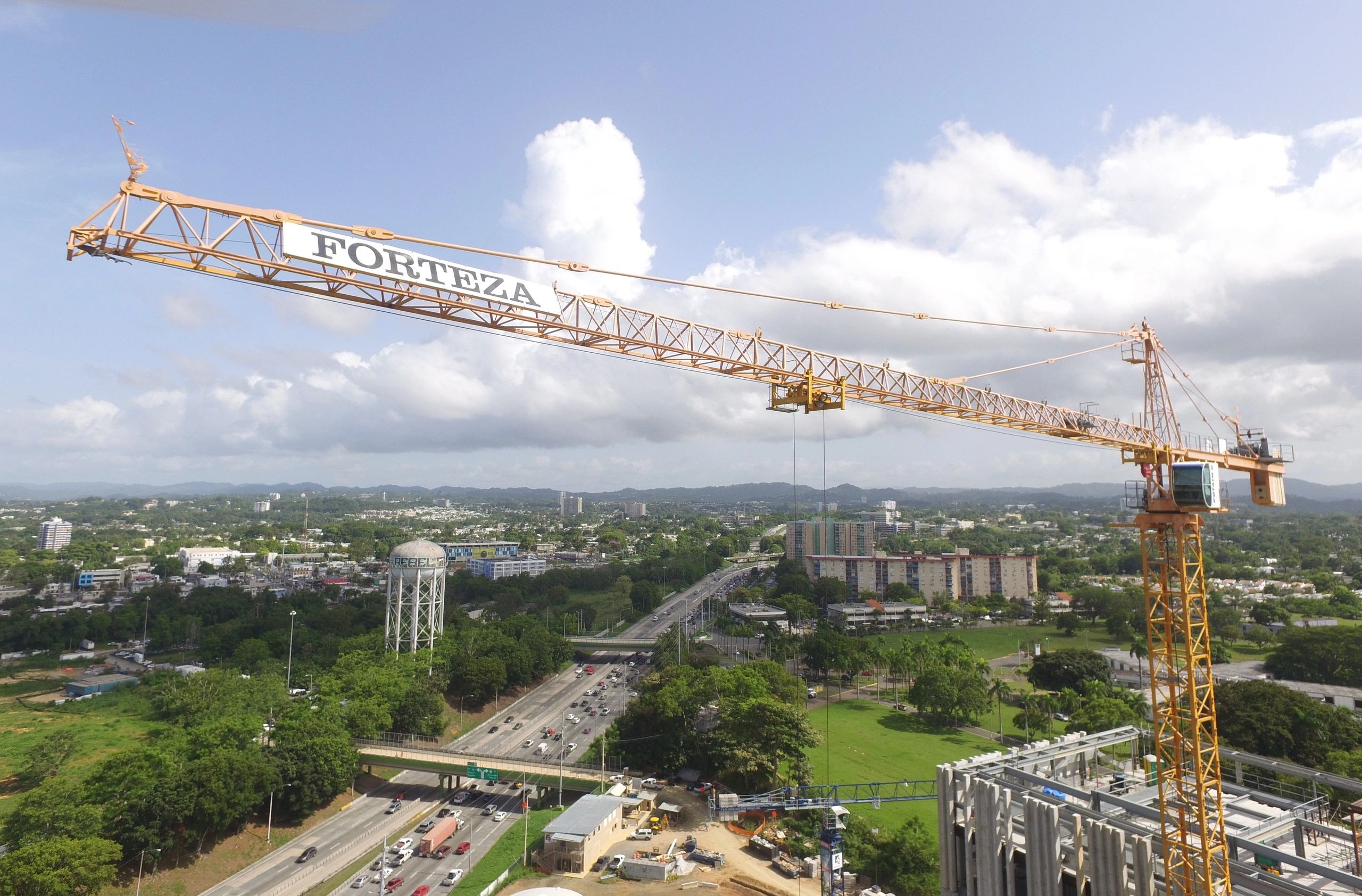 Tower Crane - Forteza Equipo LLC
