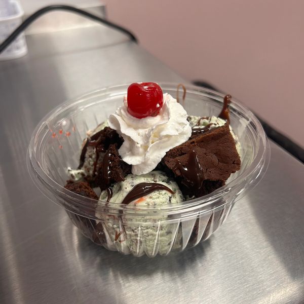 NikNak's Ice Cream Shop - Hard Scoop Ice Cream