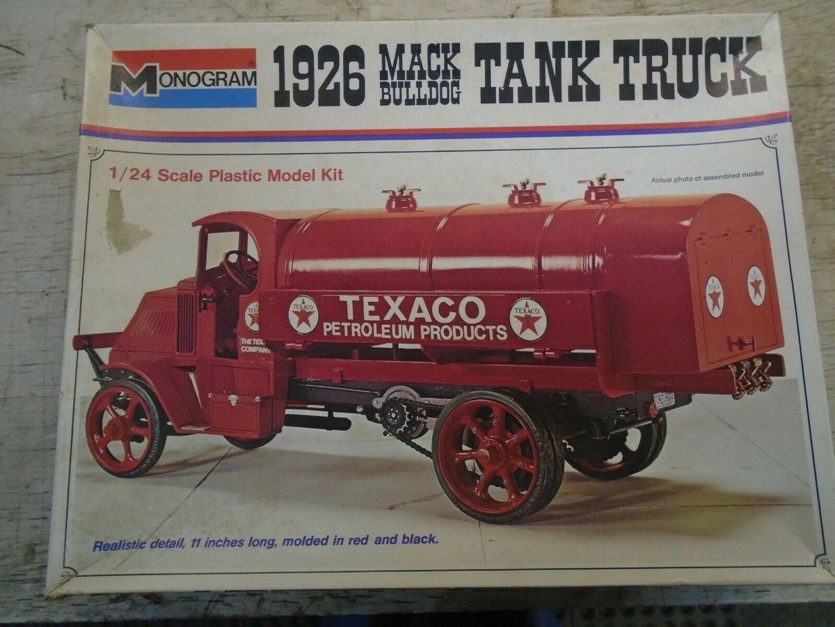 Monogram 7539 1926 mack tank truck