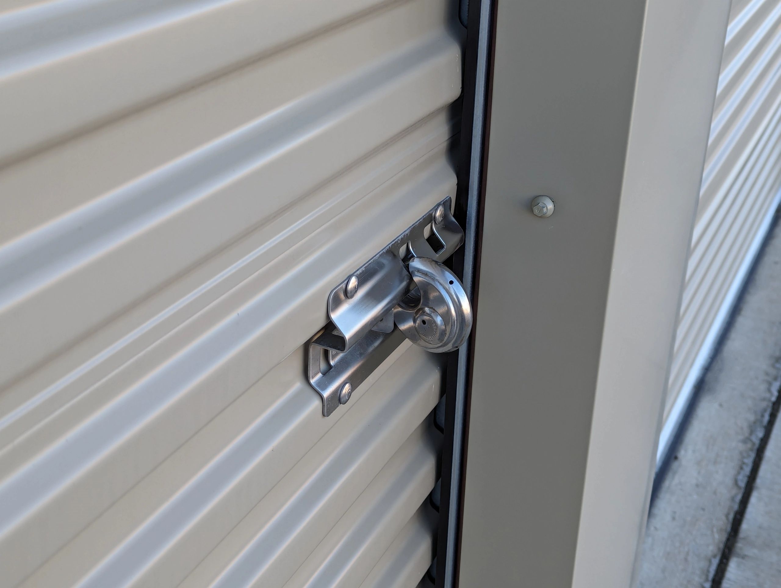 divelyselfstorage.com