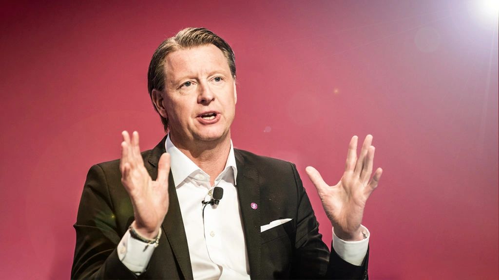 Verizon CEO on Cybersecurity and Leading a Team from Home