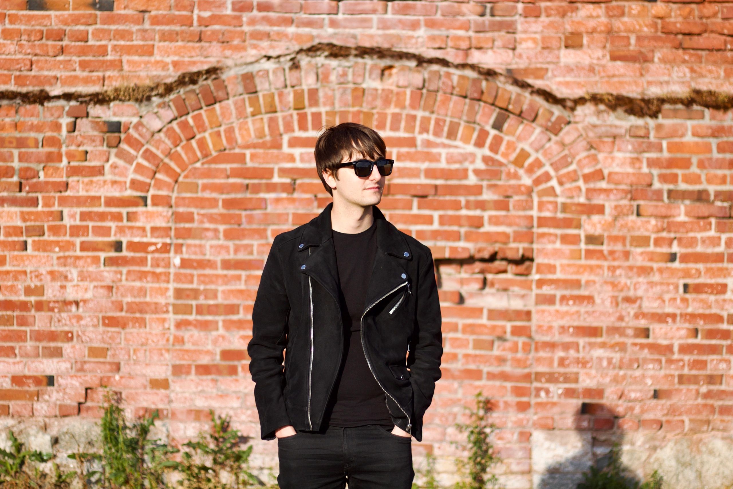 Brett Smith-Daniels - Musician, Guitar Lessons, Live Music