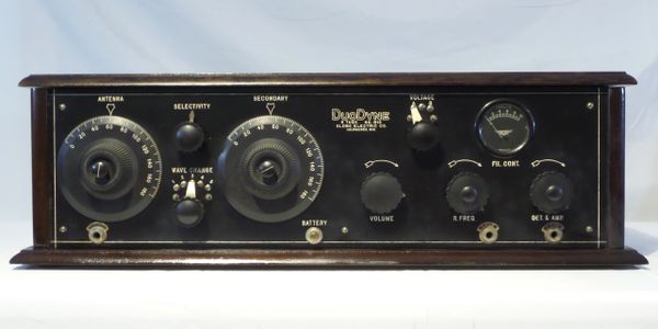 Radio Gallery 2 | Roaring Twenties Antique Radio Museum