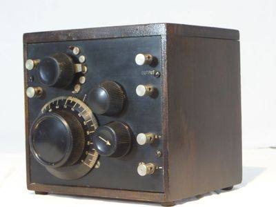 Radio Gallery 2 | Roaring Twenties Antique Radio Museum