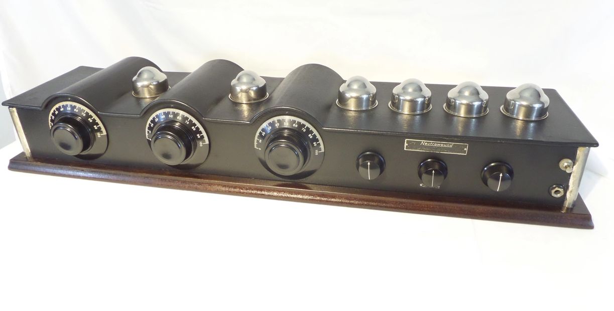 Radio Gallery 2 | Roaring Twenties Antique Radio Museum