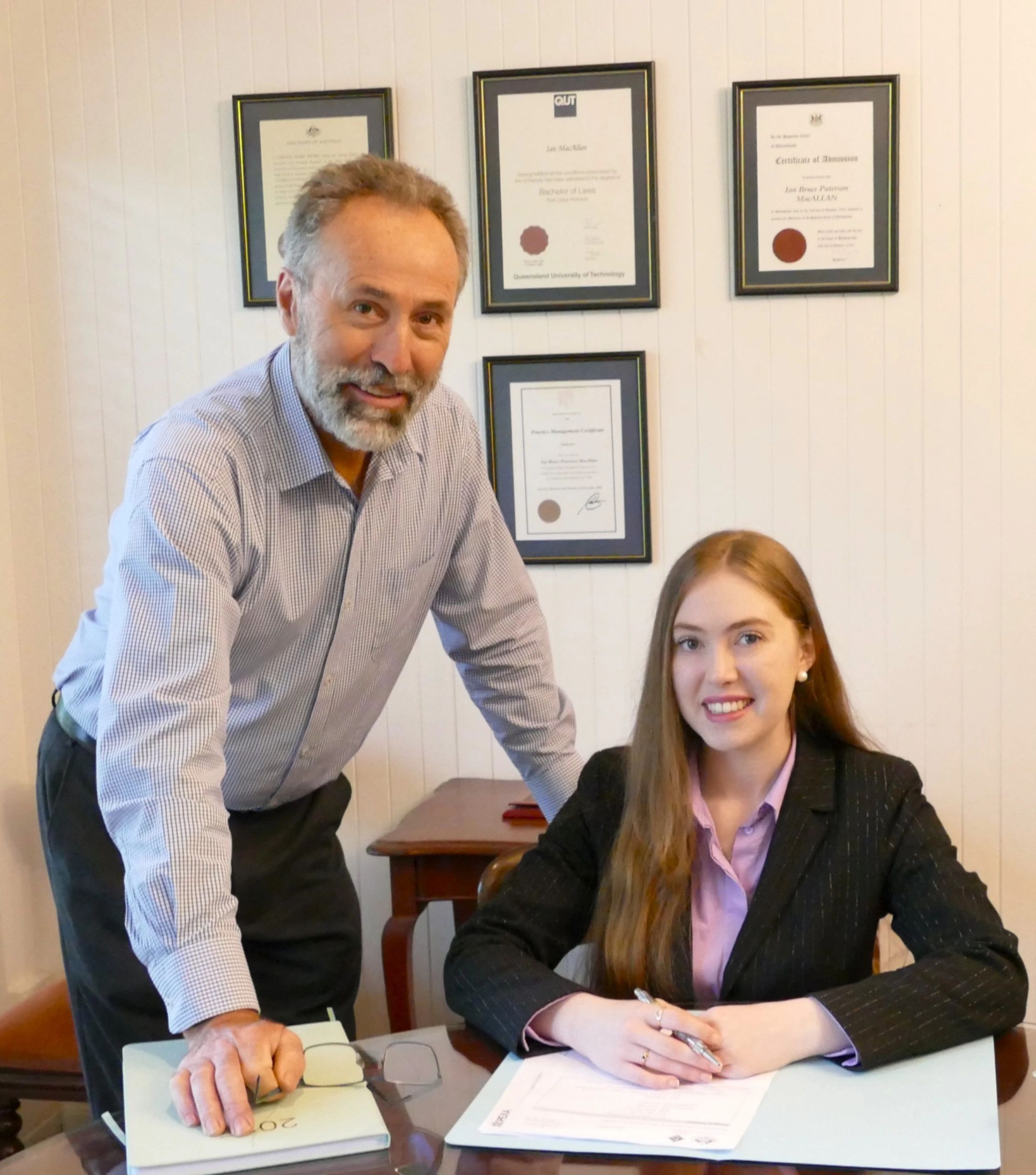 Contact Us | Ian MacAllan LAWYER