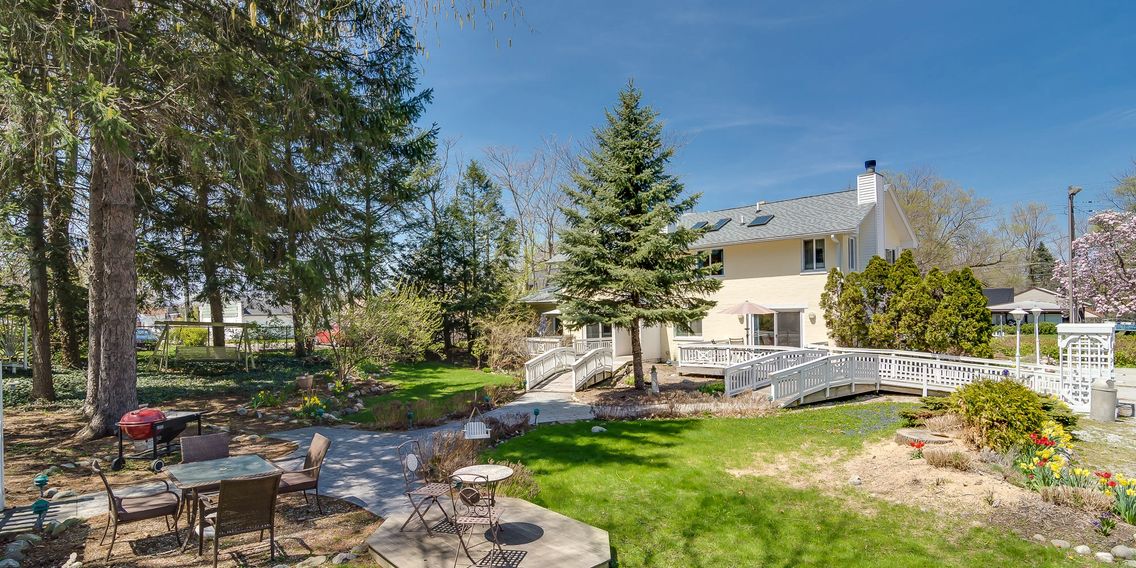 New Buffalo Inn & Spa - Lodging, Hotels, Resort, Accommodation