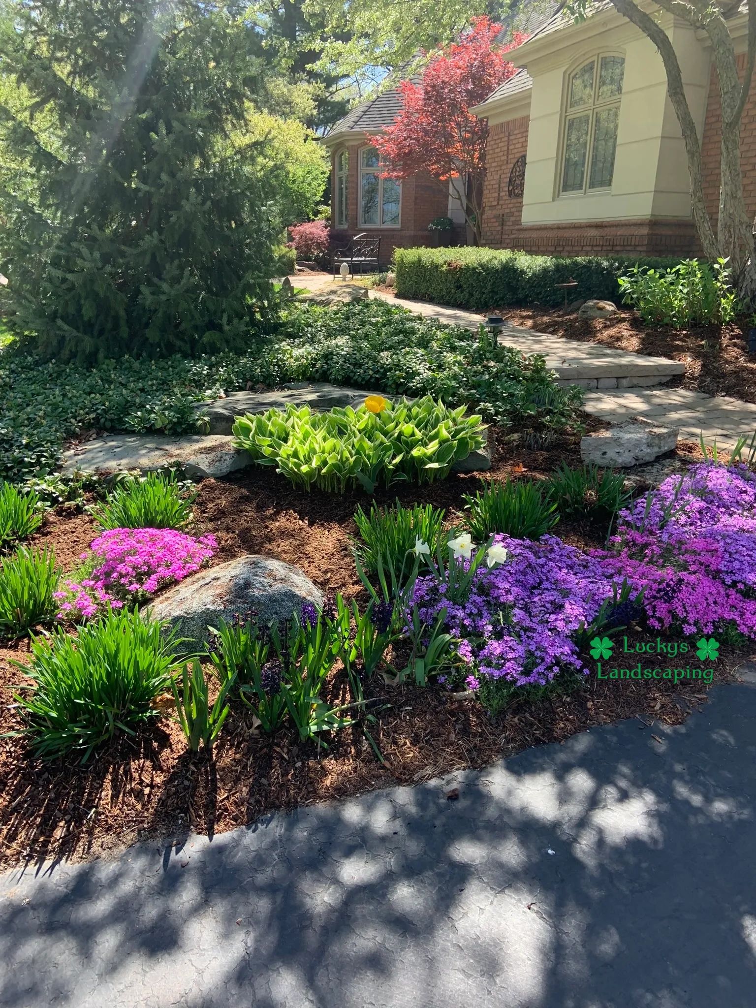 luckylandscapeservice.com