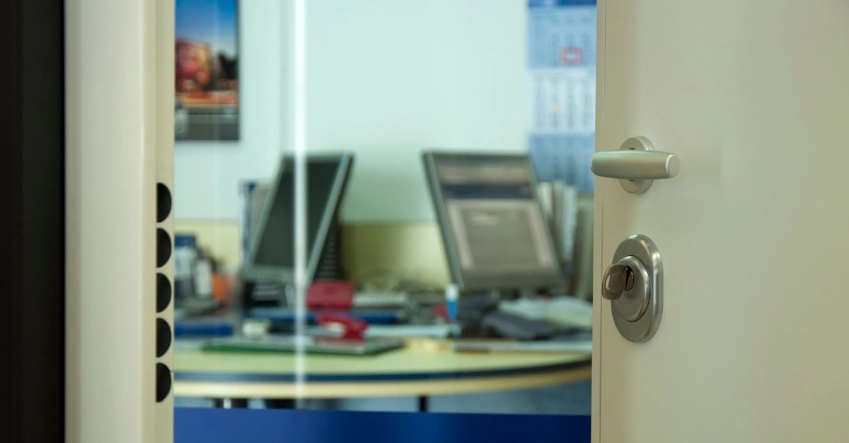 Modern Problems: How does the Virtual Open Door Work?