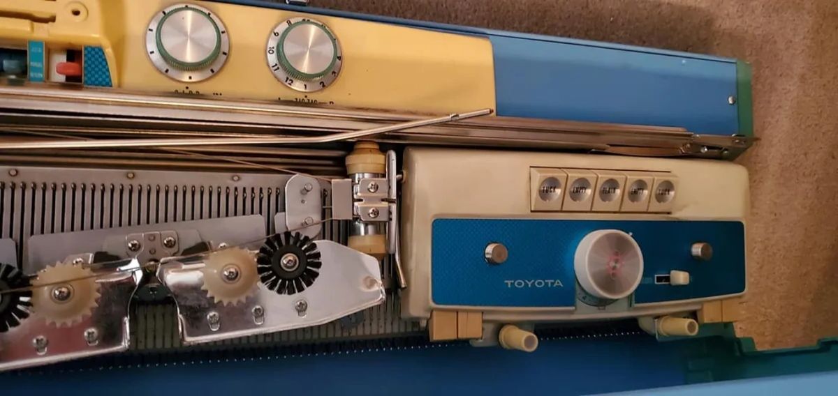 Toyota 747 Knitting Machine & Ribber, Lace Carriage