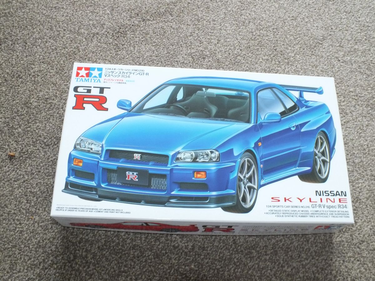 TAMIYA 24210 Nissan Skyline GT-R V-spec R34 1:24 Car Model Kit