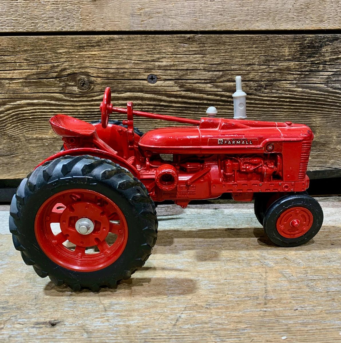 ERTL, McCormick Farmall Model H Tractor, 1:16 Scale, Diecast
