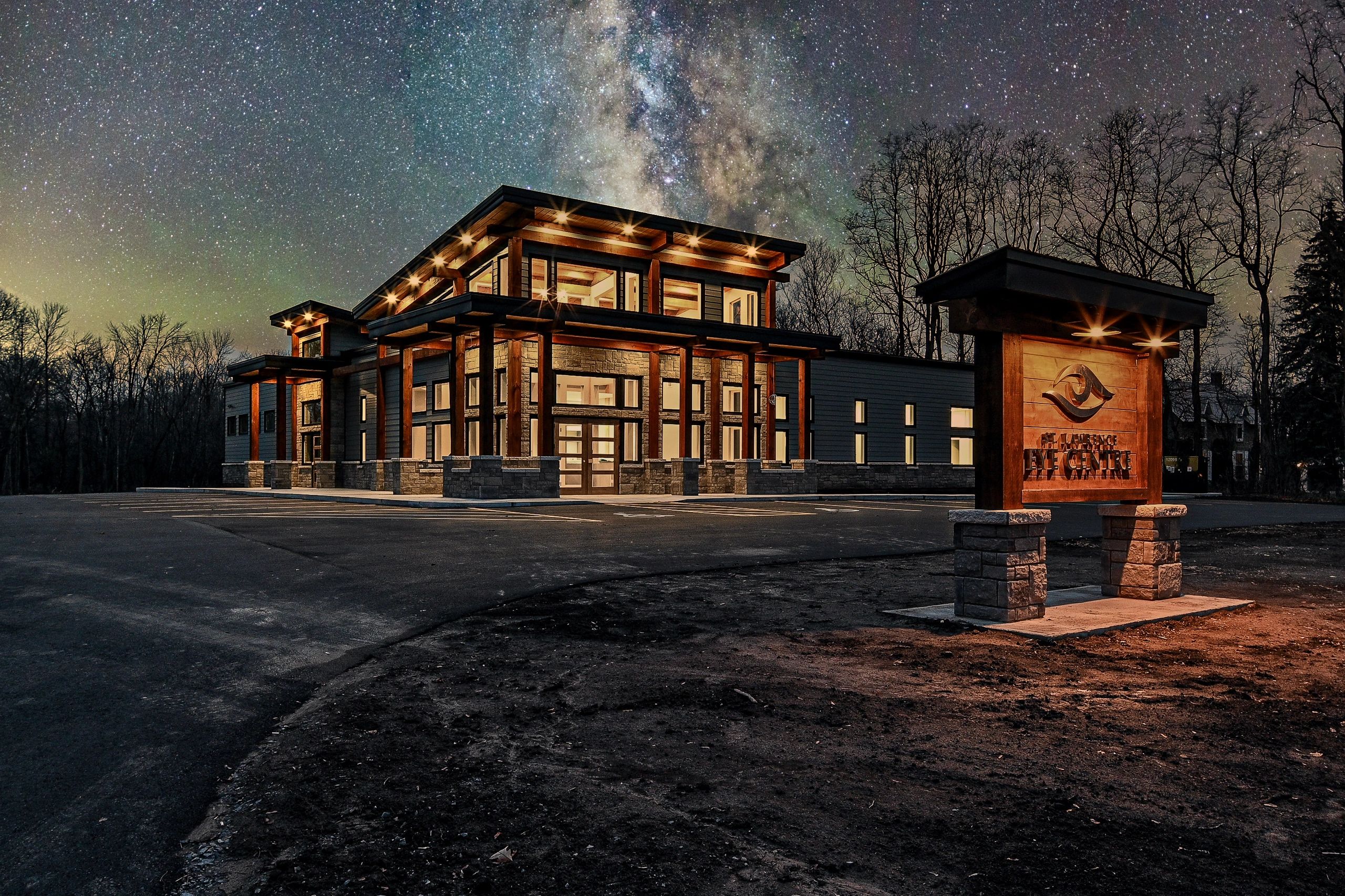 Dr Kevin Leonard - Ophthalmologist - St Lawrence Eye Centre