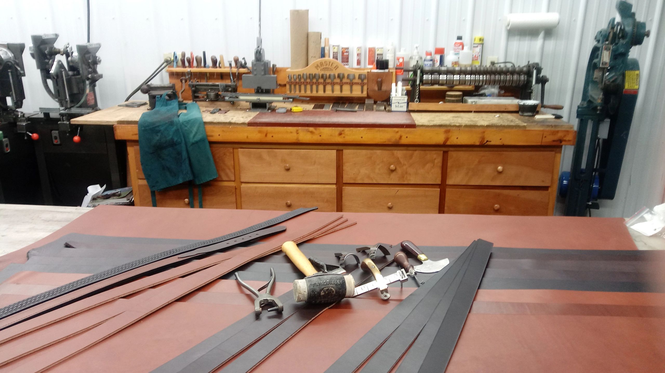 R W Leather - Amish Made Belts, Handmade Custom Leather Belts