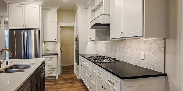 cuttingedgecabinetsinc.com