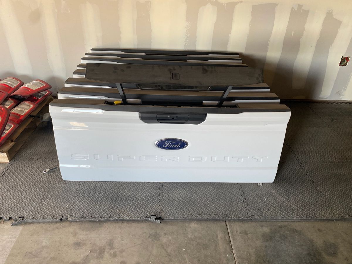 FORD F-250/350 Tailgate with Step 2023-2024