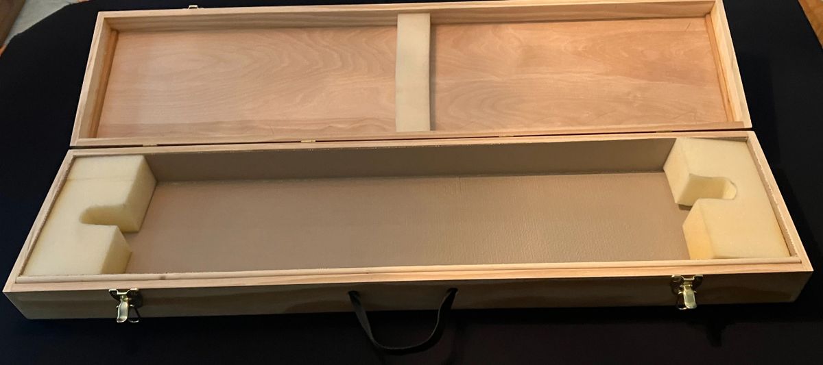 Wood case for Mountain Dulcimer