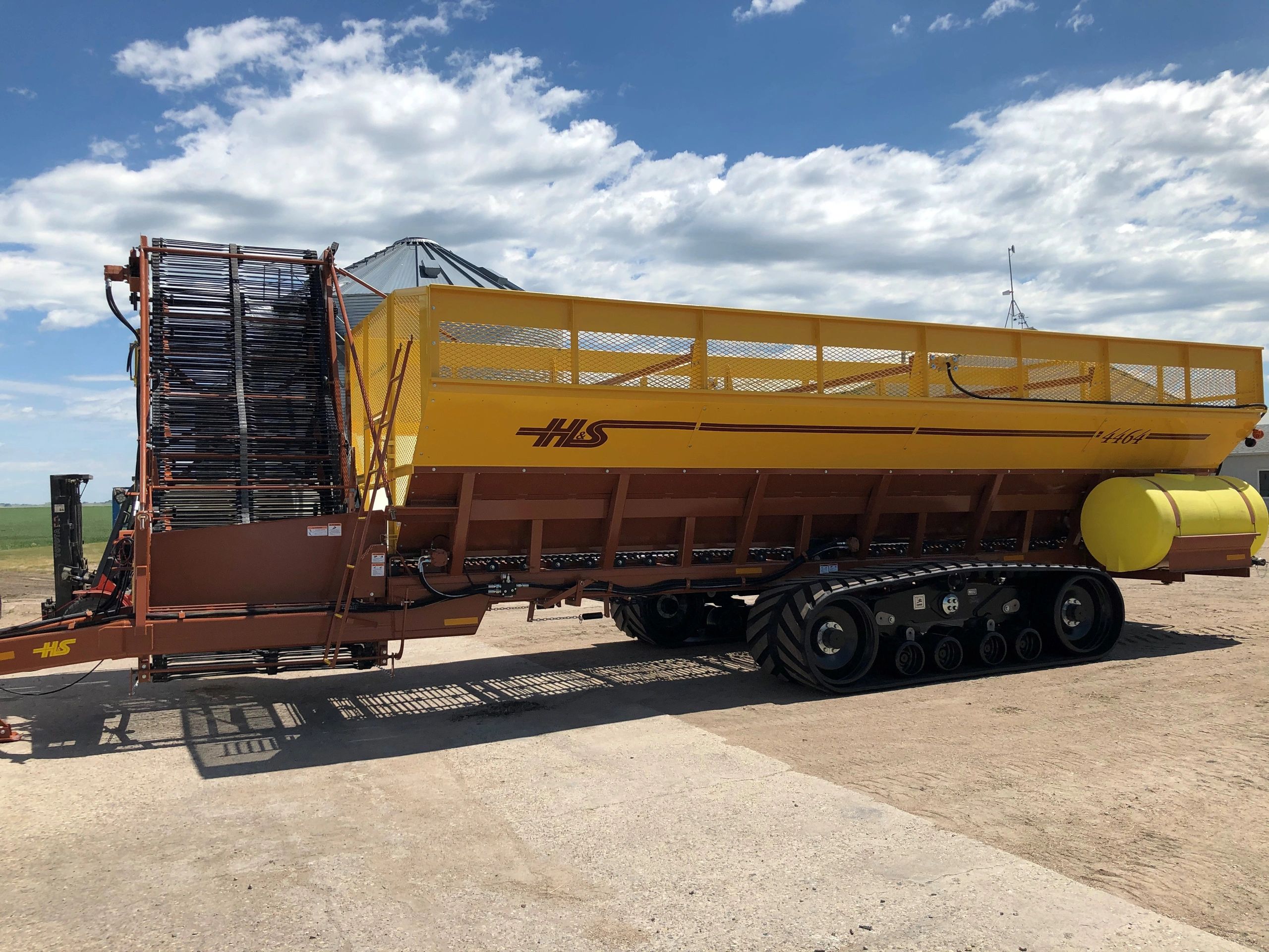 Beet Cart, Agriculture Equipment - H&S Manufacturing, Inc.