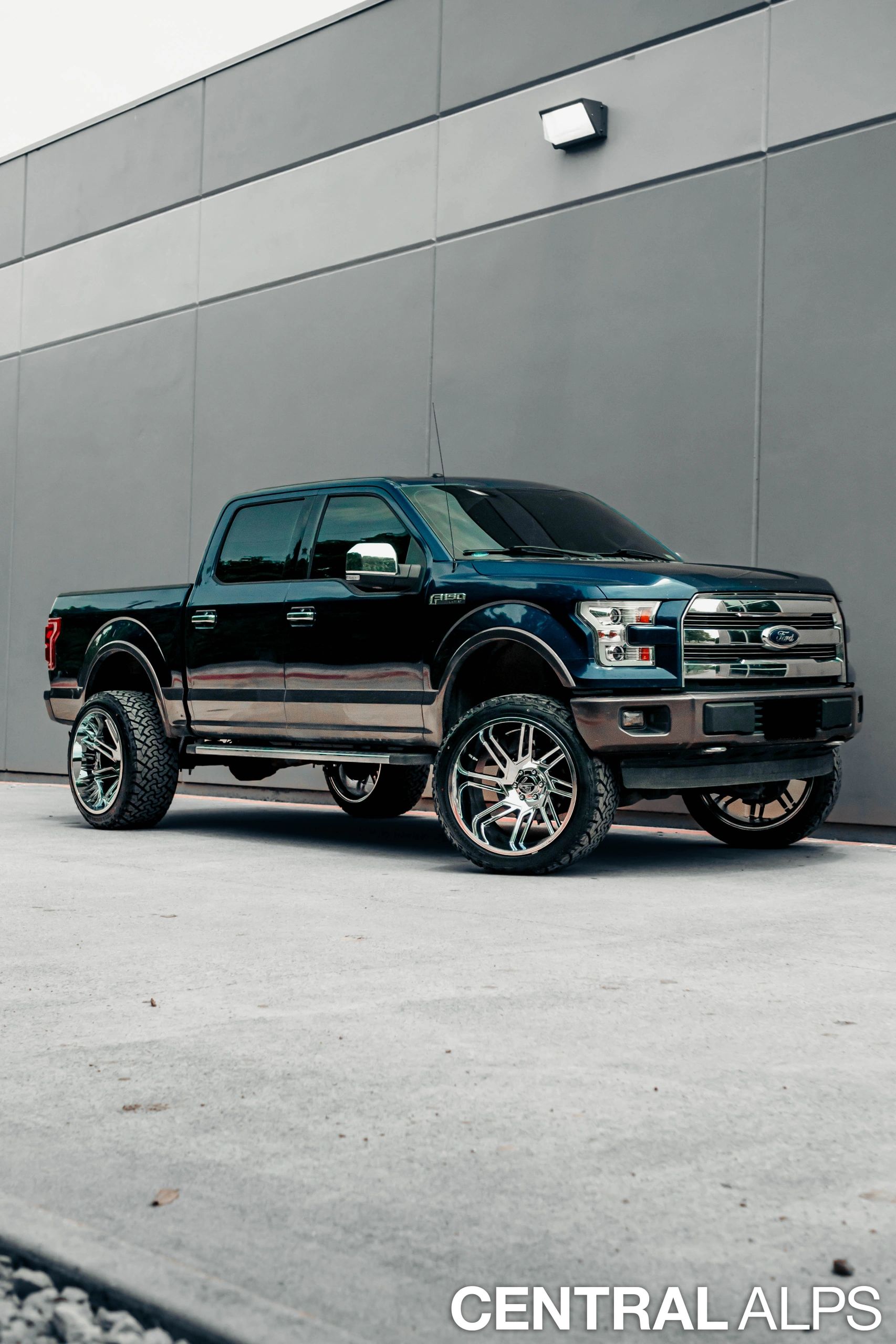 37" Tires, 24X14 Wheels On a 2015 Ford F150 With a 6" Lift