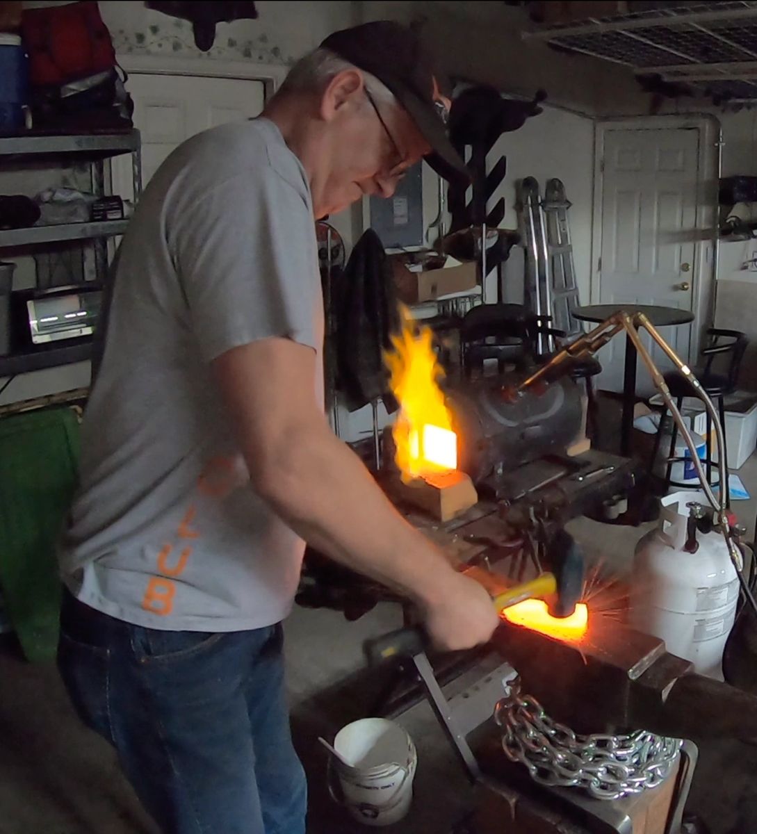 1-Day Intro to Bladesmithing (for 1 person)