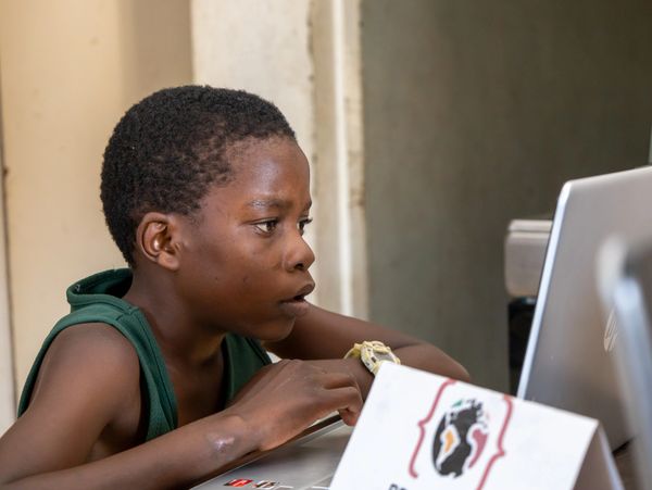 Science Buskers - fixing STEM education in Africa.
