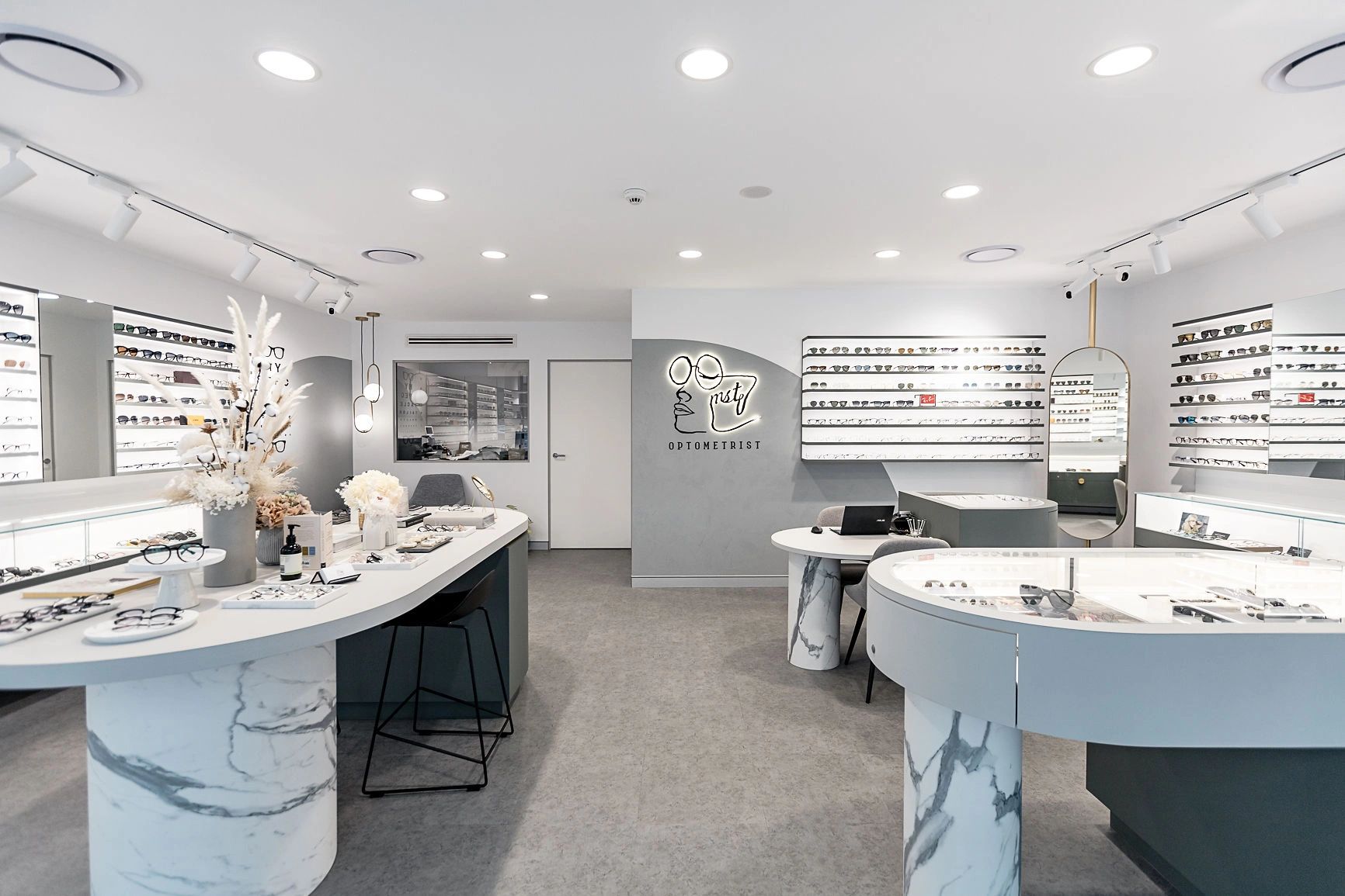 MST. Optometrist - Lenses, Zeiss