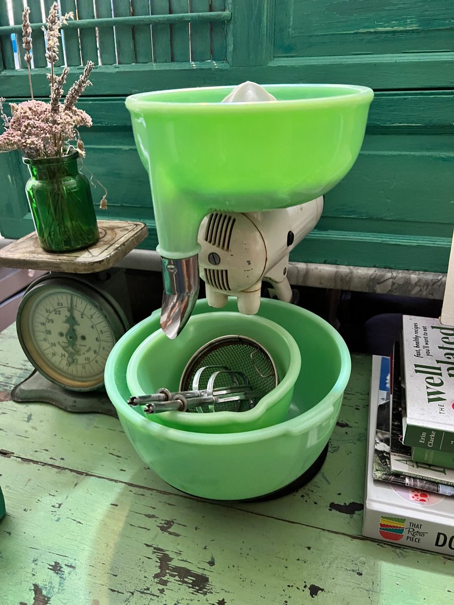 Vintage Sunbeam Mixmaster Mixer with Jadeite Mckee Bowls Juicer Strainer